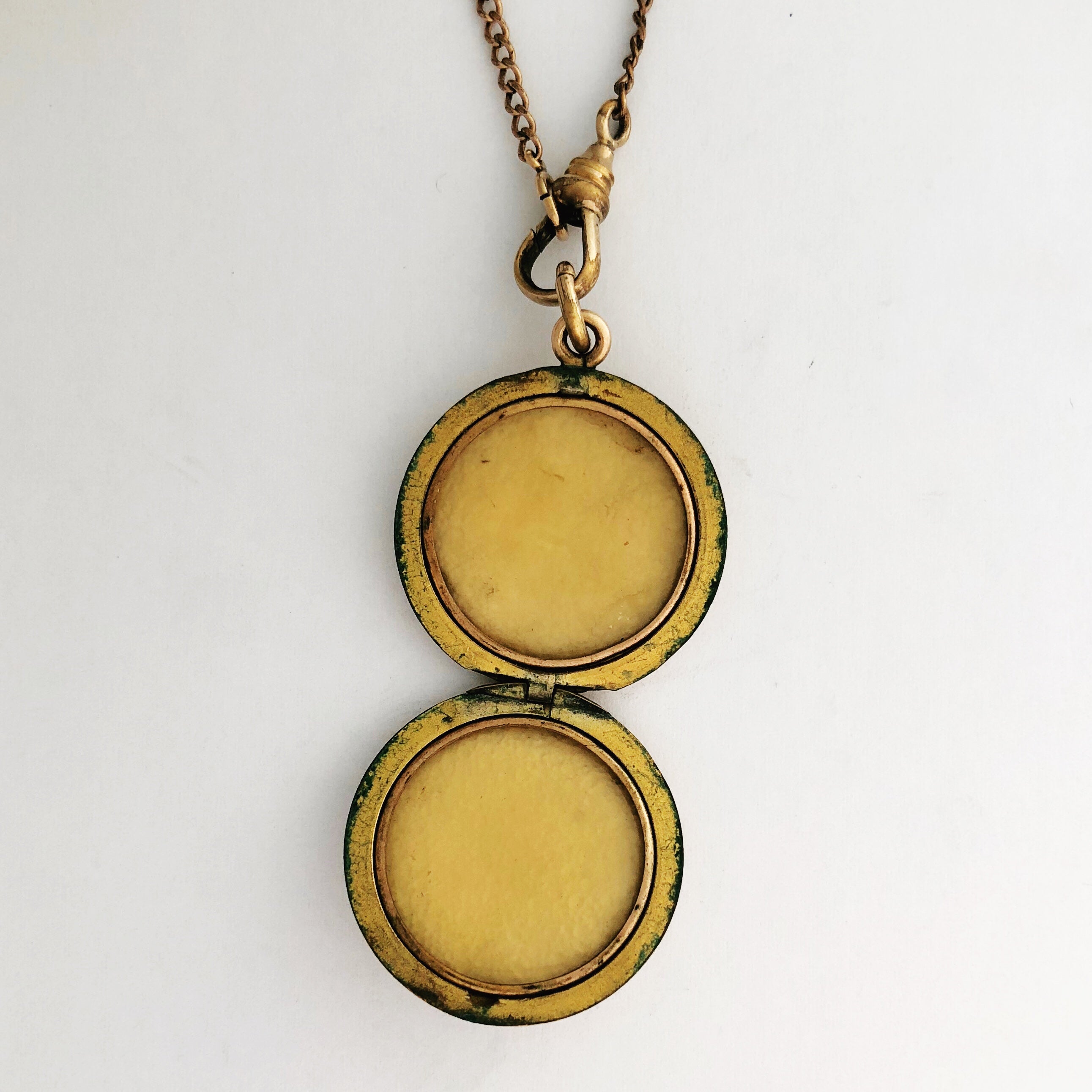 Good Luck Floral Horseshoe Locket - Luna & Stella